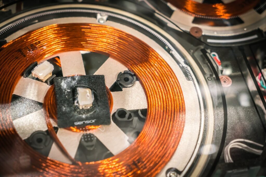 How Does Electromagnetic Induction Work? Complete Guide